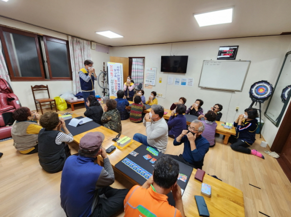 영동군 찾아감동 “세대공감놀터팀”마을마다 서비스 전달활동 마쳐